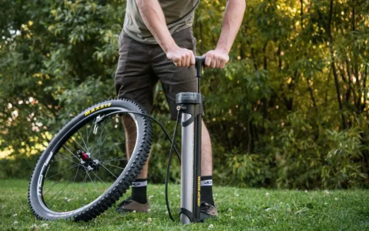 What is The Best Road Bike Air Pump? - Bike Packers Magazine